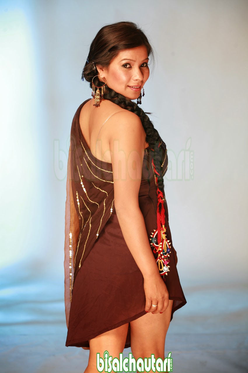 Bisalchautari.com: niru khadka भन्छिन् : ग्ल्यामर, शरीर नाङंगो पारेर झल्किदैन