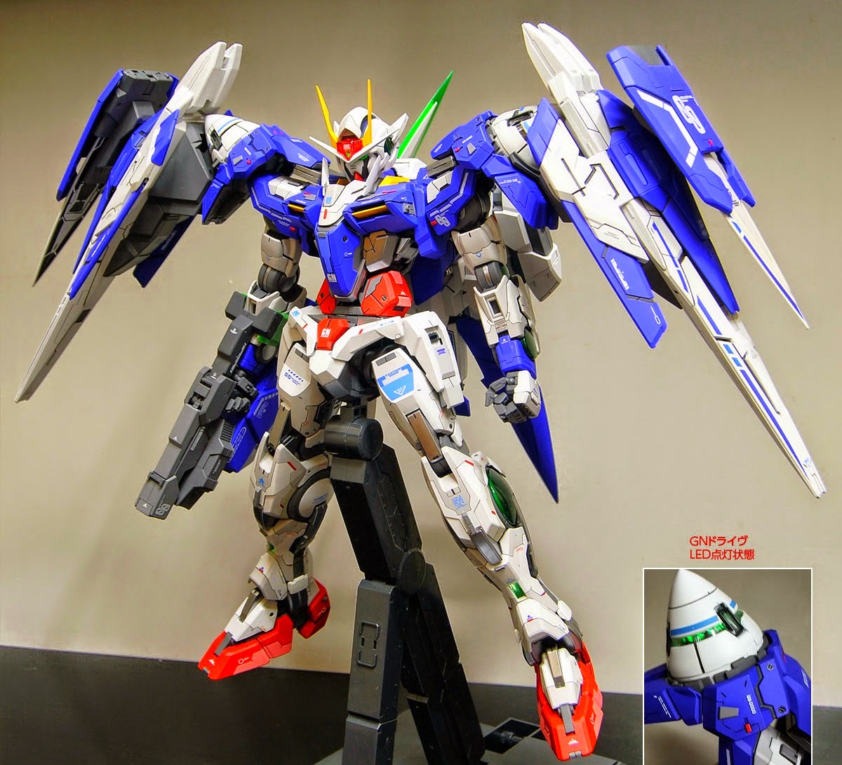 Gundam Family: PG 1/60 00 Raiser Improved Custom Build