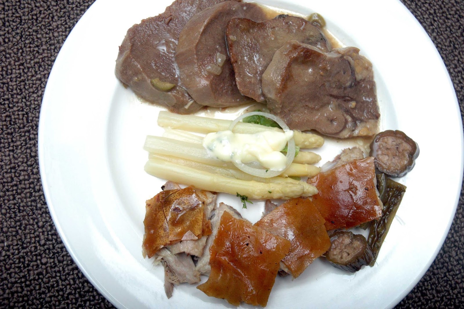 DUDE FOR FOOD: Lengua, Cochinillo, Callos and Canonigo at the Alba ...