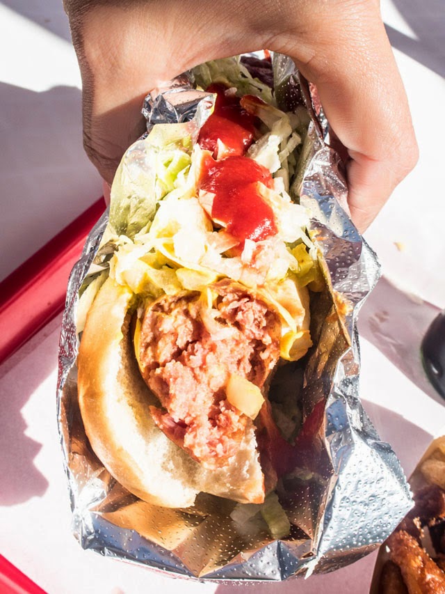 Pink’s: THE Los Angeles HOT DOG – Emily Jane Johnston