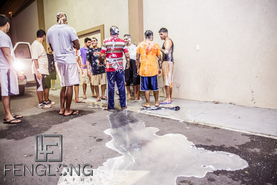 La galería del tío pringado: Chico guapo pringado en ceremonia árabe