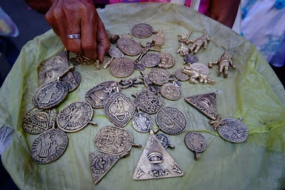 Nosteelgia...Wear Your Heritage: Pacquiao's Anting-anting