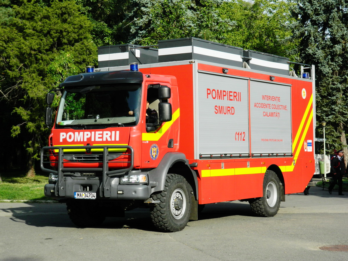 LA MULTI ANI, ROMANIA!: Masini de pompieri in Parcul Carol