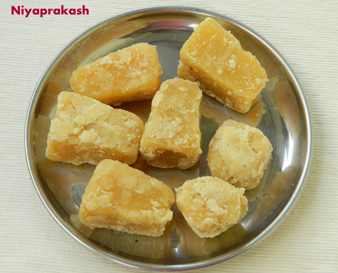 Niya's World: How to prepare Melted and Sieved Jaggery?