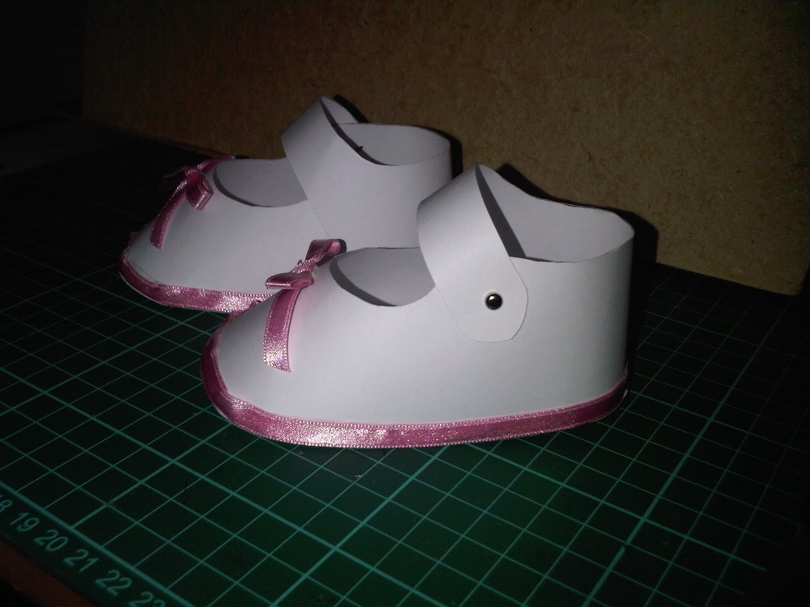 Elizabeth Arlene Quilled Creations: Paper Baby booties