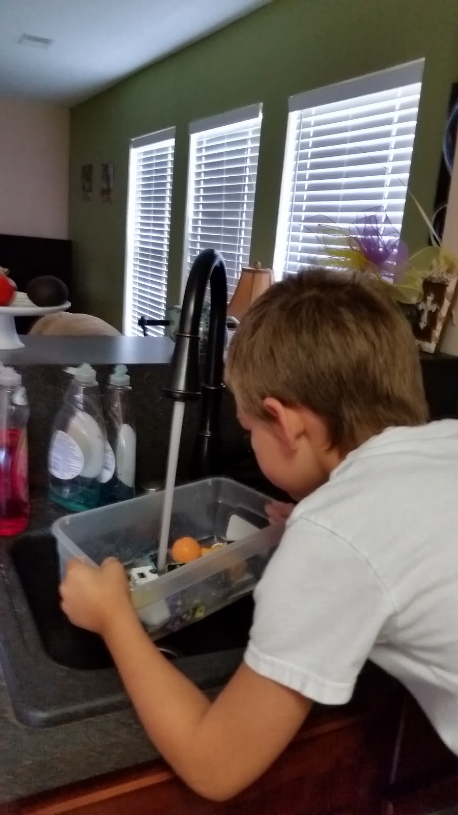 BrayHud's World : Frozen Block of Ice Treasure Hunt for Toys!