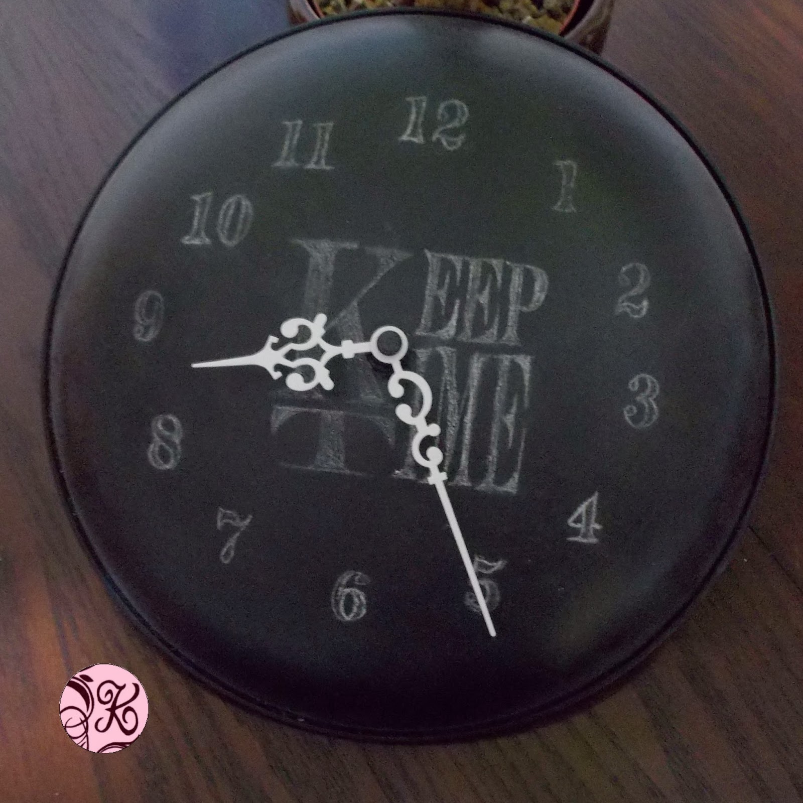 The Life of Miss Kneesh: DIY Pot Lid Clock