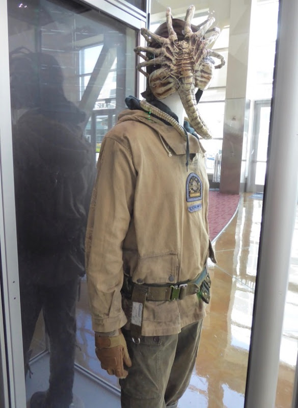 Hollywood Movie Costumes and Props: Katherine Waterston and Billy ...