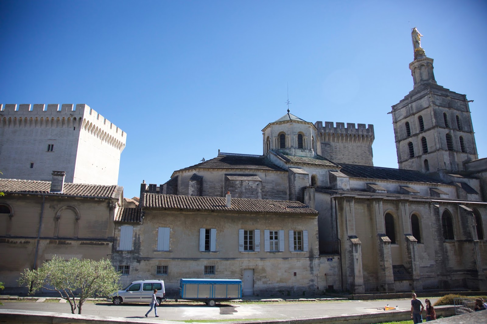 The Curious Lark: Avignon Wanderings