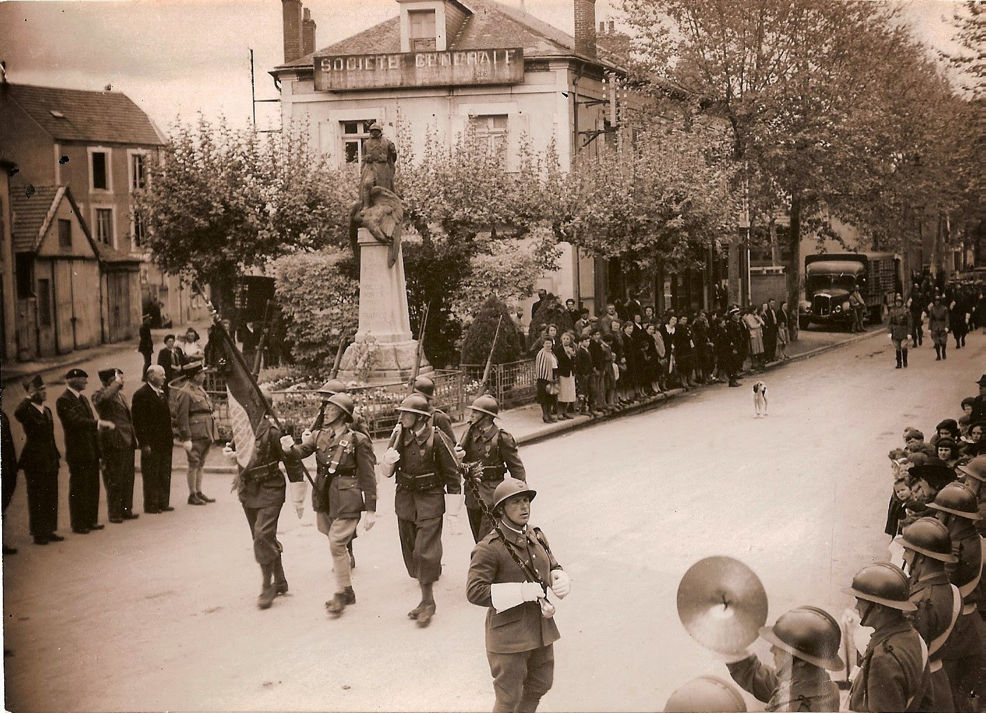 PALICIA: Les Diables Rouges au coeur de Lapalisse (1940-1942)