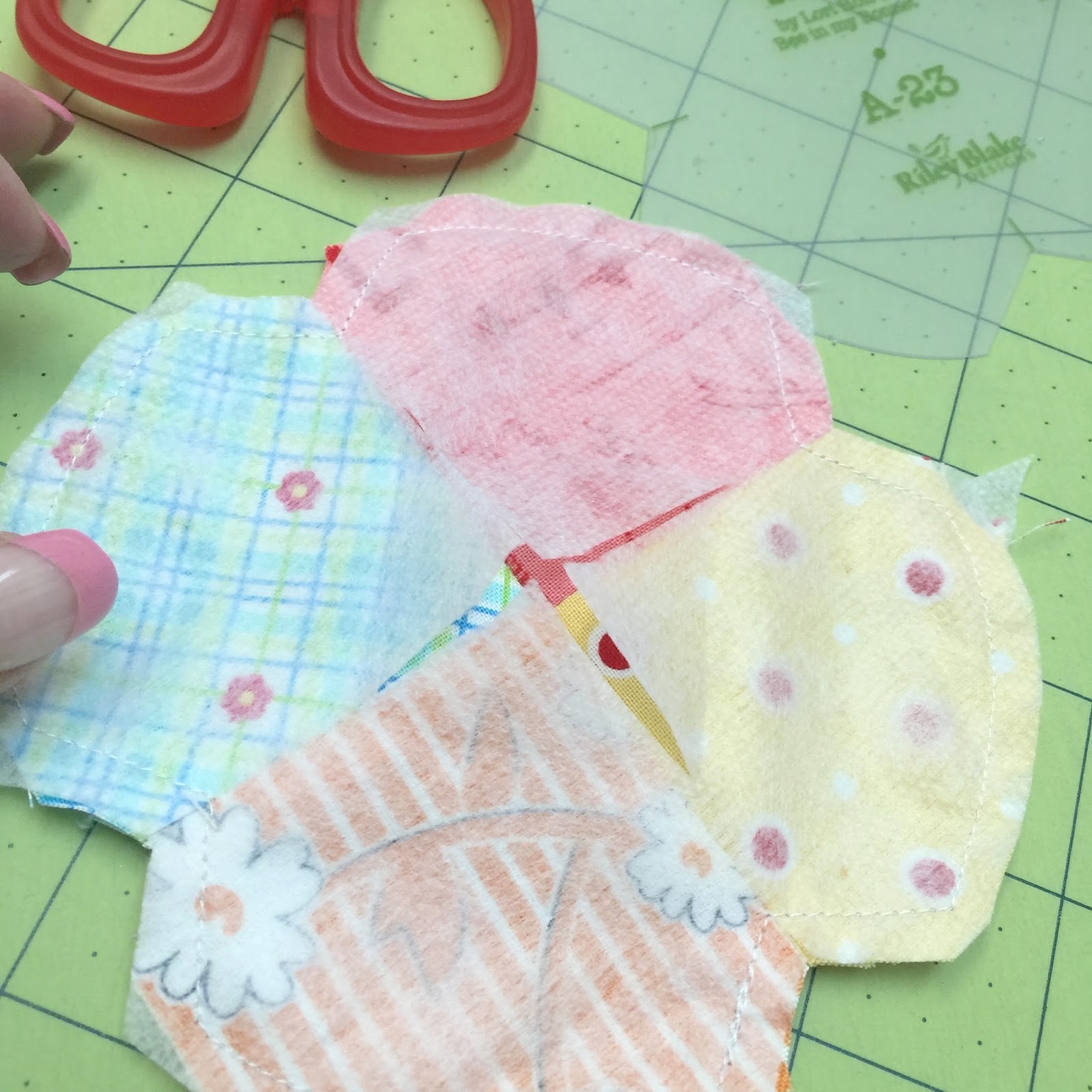NEW!!! - Tutorial on Making Patchwork Flowers and Leaves with the Sew ...