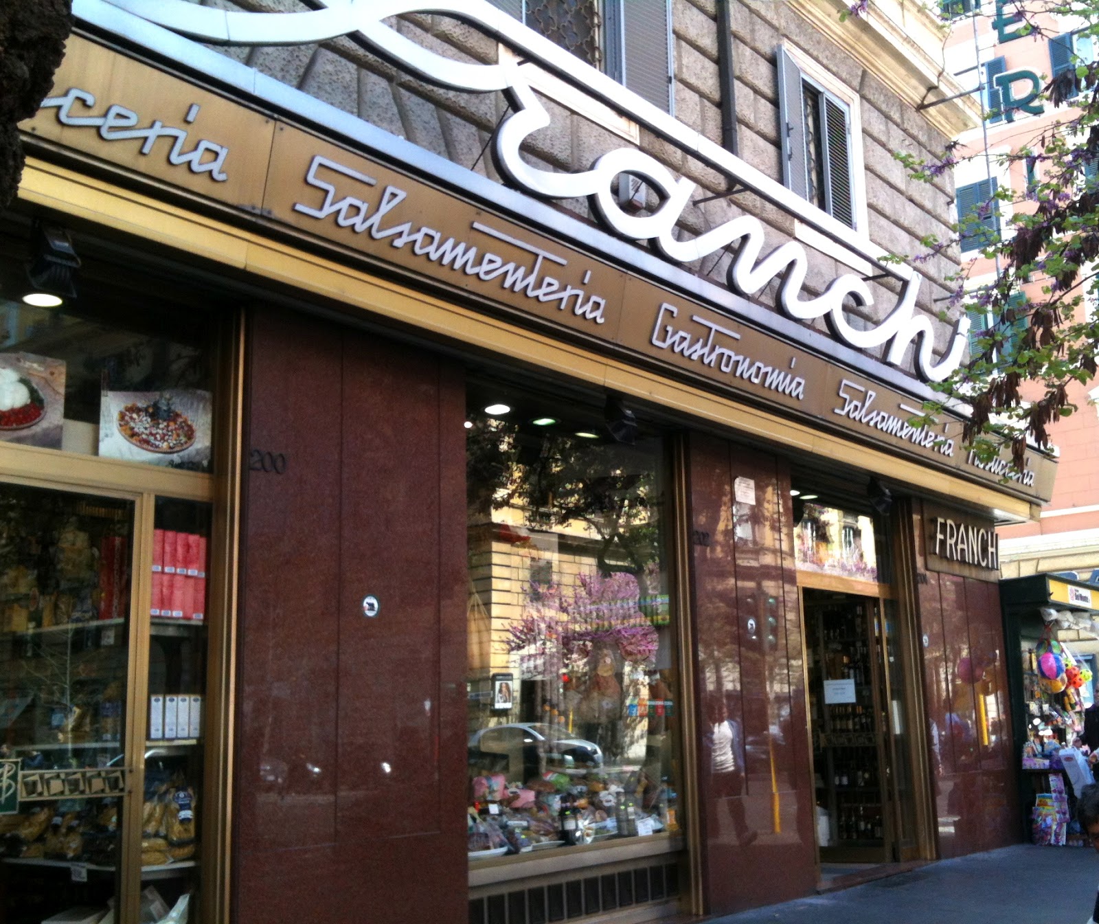 Roaming in Rome: Shops I like in...Via Cola di Rienzo