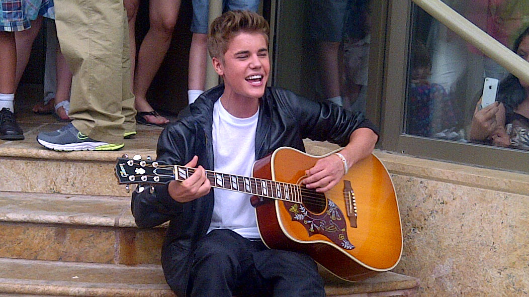 Justin Bieber: Justin Bieber Live Singing "BABY" at Avon Theatre