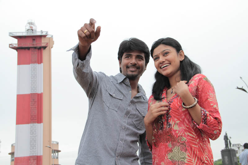 Actress Photos Stills Gallery: Oviya, Sivakarthikeyan in Marina Movie ...