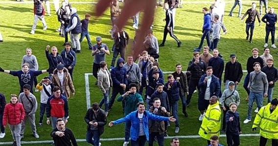 Football Hooligan Pictures: THREE PICTURES: Millwall pitch invasion 30 ...