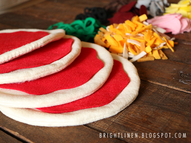 Bright Linen: Felt Pizza