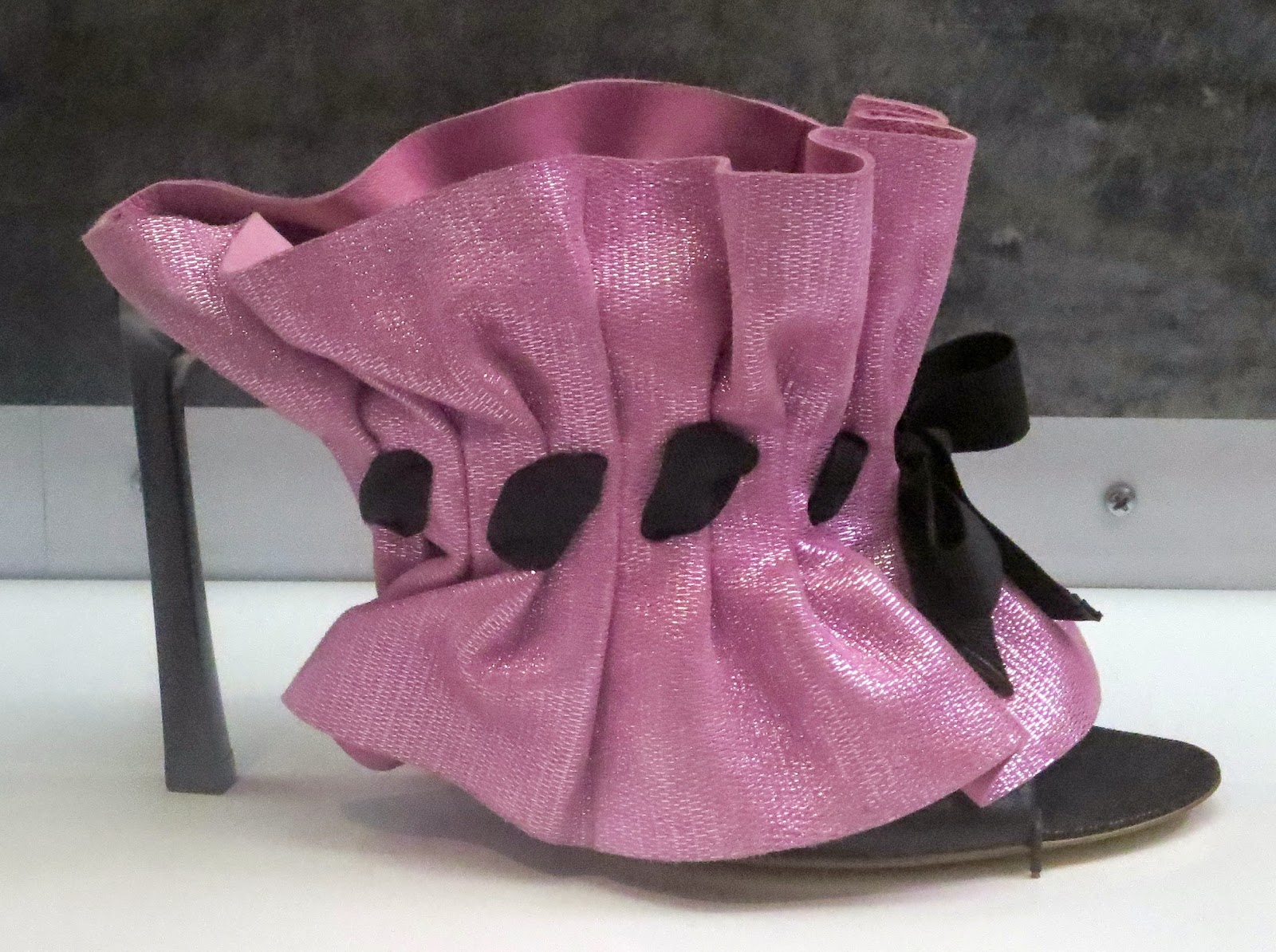 Idiosyncratic Fashionistas: KILLER HEELS: The Art of the High-Heeled Shoe!
