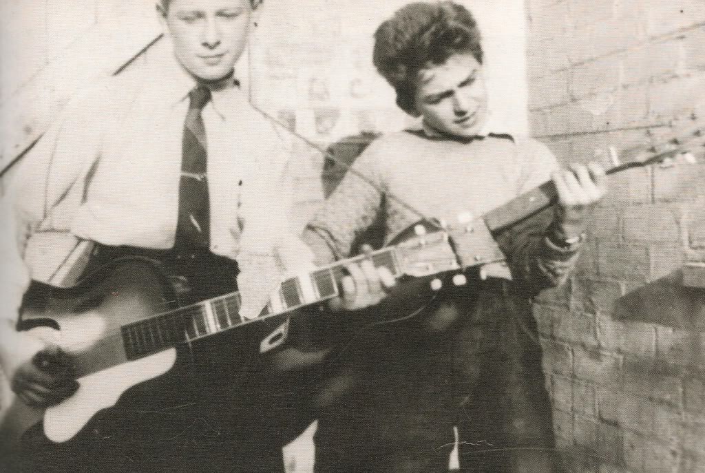 40 Rare and Incredible Vintage Snapshots of George Harrison From a Boy ...
