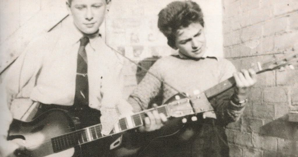 40 Rare and Incredible Vintage Snapshots of George Harrison From a Boy ...