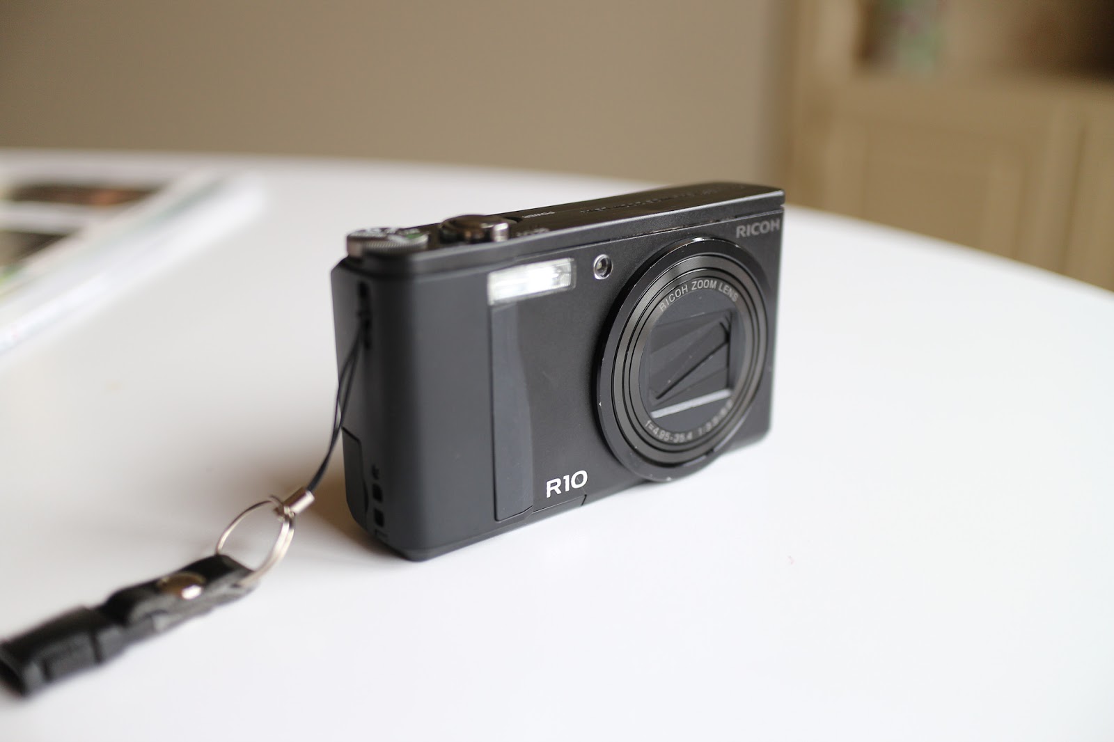 Phi Slamma Camera: Ricoh R10