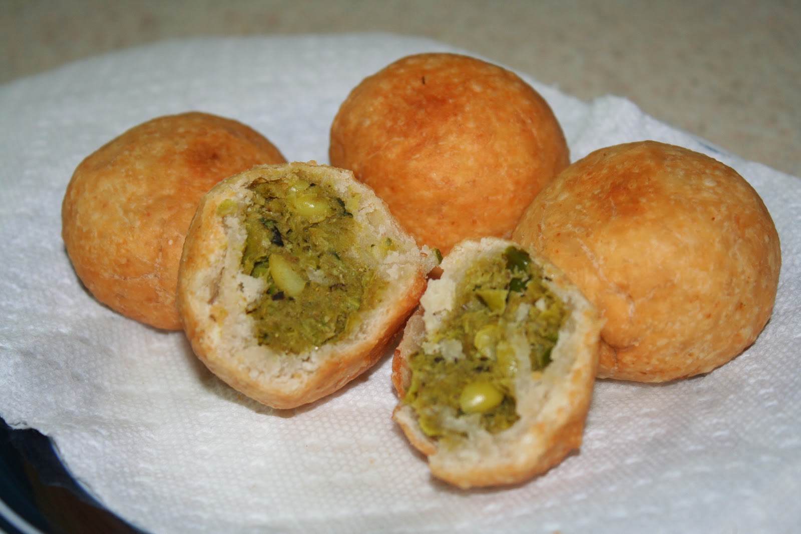 Malar's Cuisine: Lilva Kachori