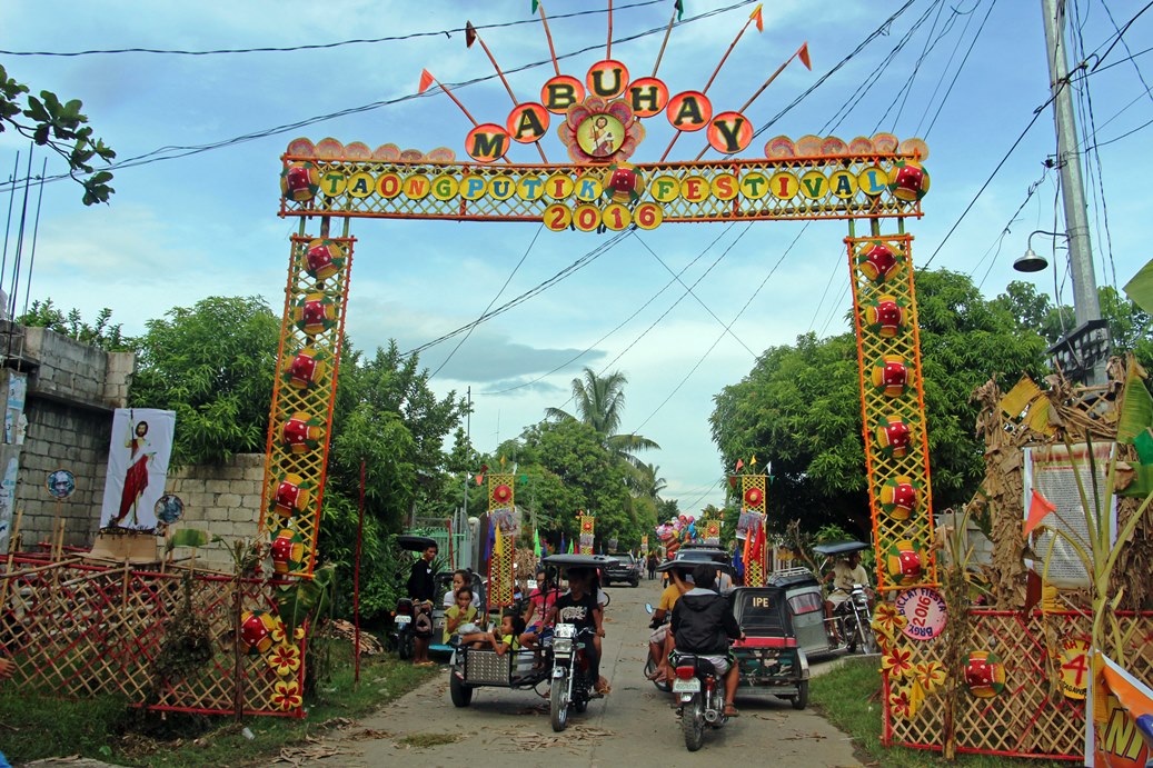 the viewing deck: Morning Trip to Taong Putik (Mud Men) Festival 2016