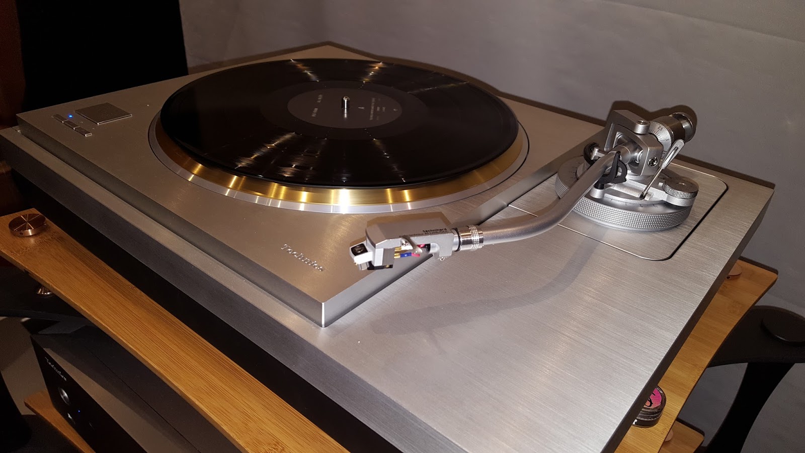 Techno Turntables Technics