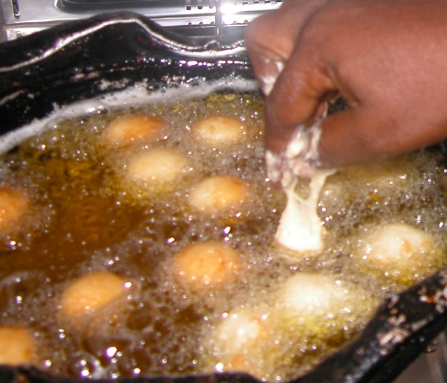 BetumiBlog: Beignets congolaise: mikate, continued