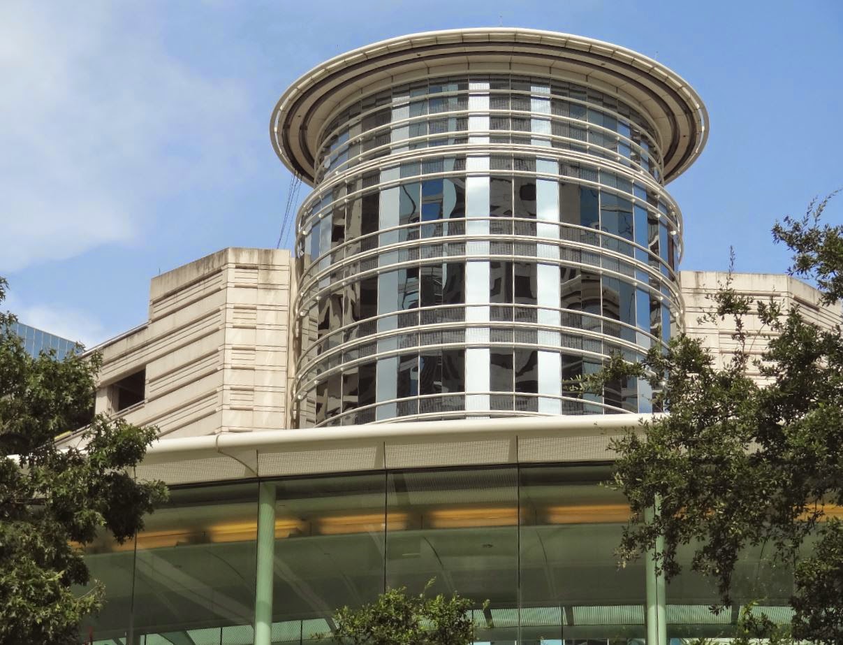 Houston in Pics: Chevron Parking Garage and circular skywalk above Smit