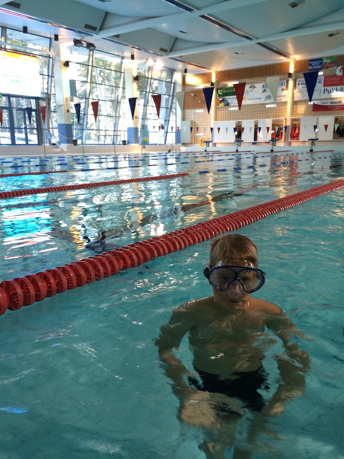 Kultarannan koulun blogi: 5.-6. luokat uimassa