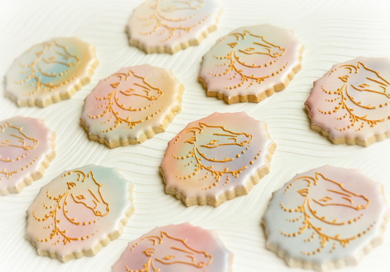 Honeycat Cookies: Free Horse Cookie Design and a Ribbon Tying Video