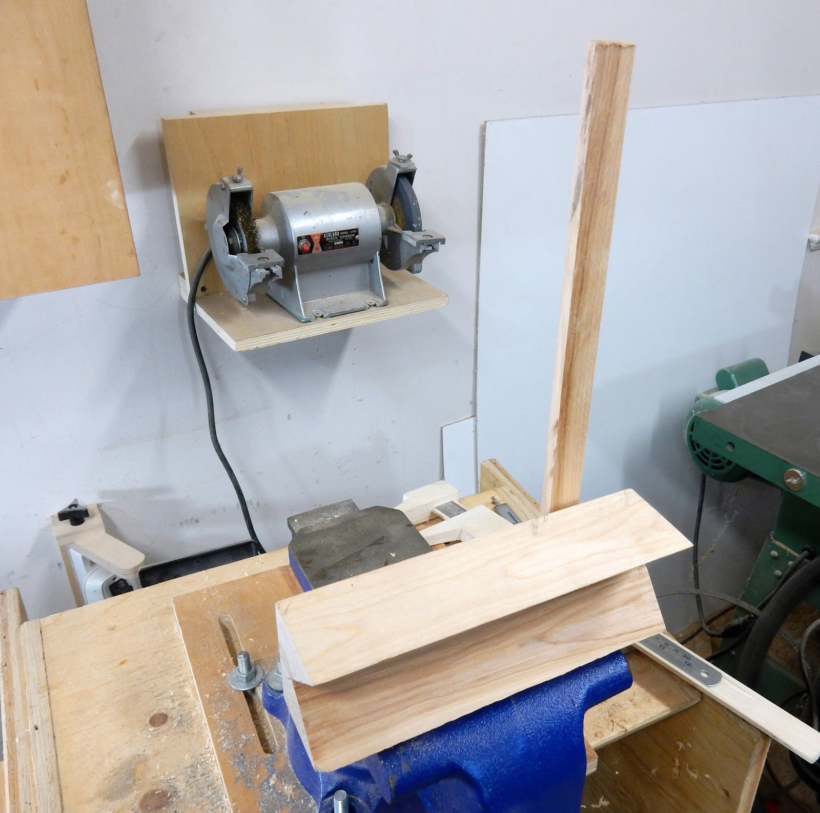 Jax Design: Make a Simple Jig and Build Boxes with Decorative Splines