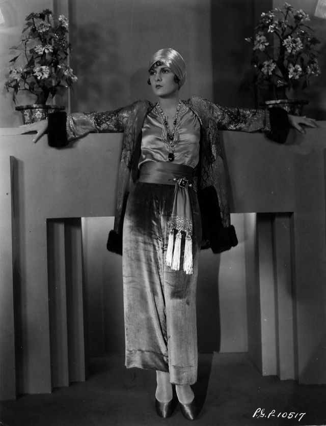 14 Vintage Photos of Beautiful Women in Pyjamas From the 1920s ...