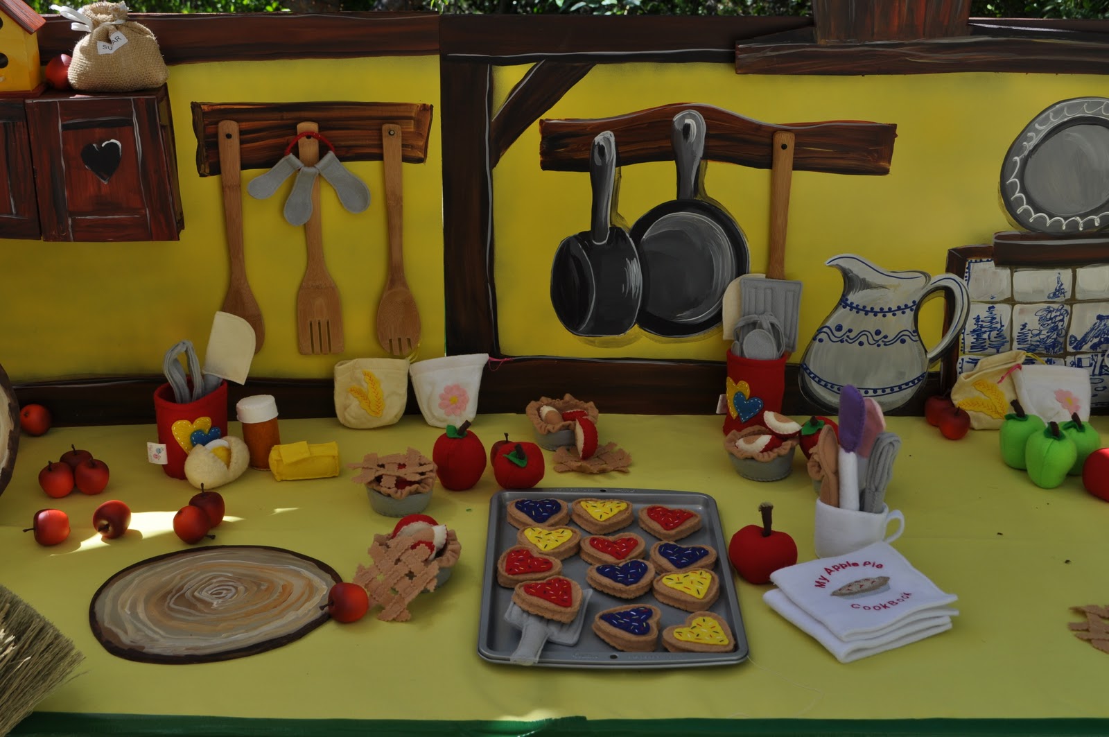 Snow White Fairy Tale | blue cupcake