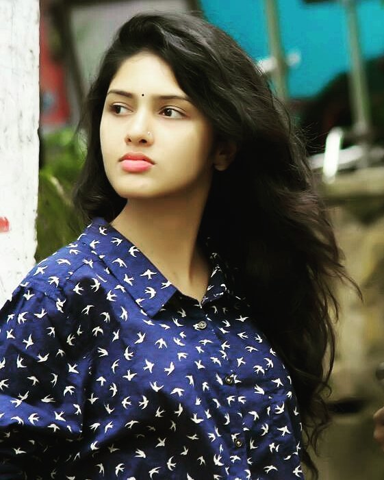 Actress Gayathri R Suresh Latest HD Photos 2018 - Cantik Sexy Hot