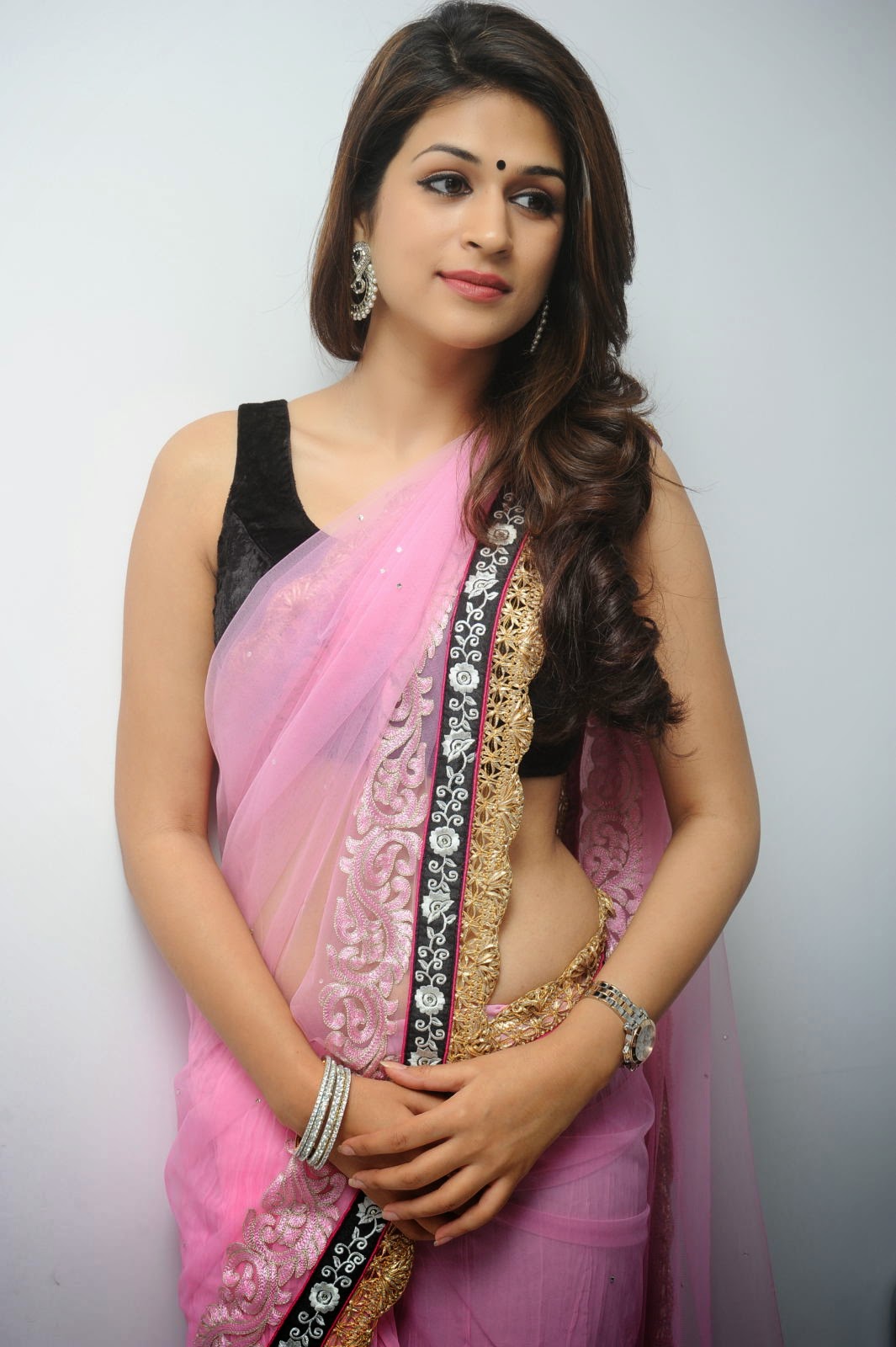 Shraddha Das Age Height Affairs Family Education Wiki Husband