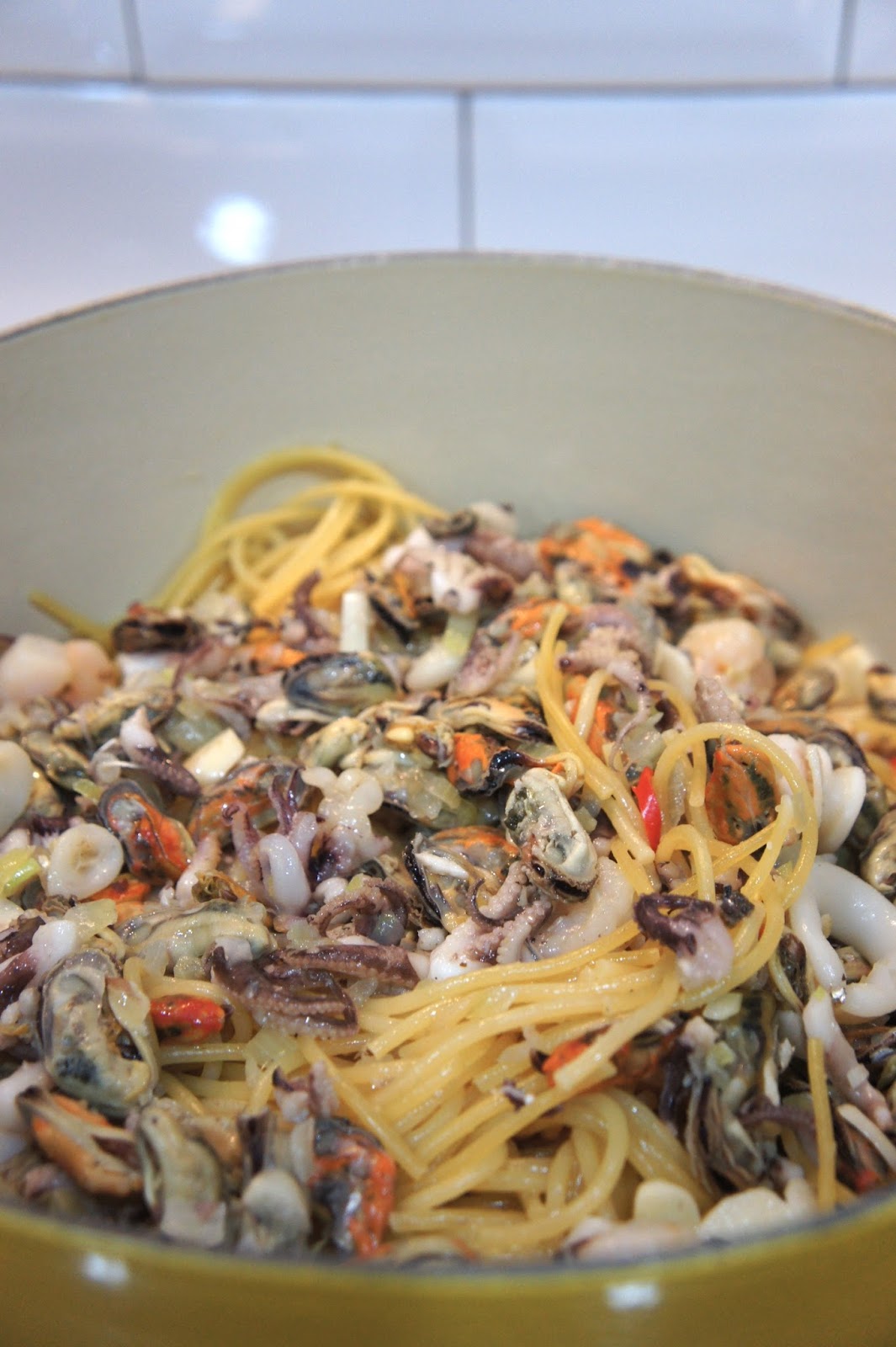 Say My Kitchen: One Pot Seafood Aglio Olio 蒜油海鲜意粉一锅煮