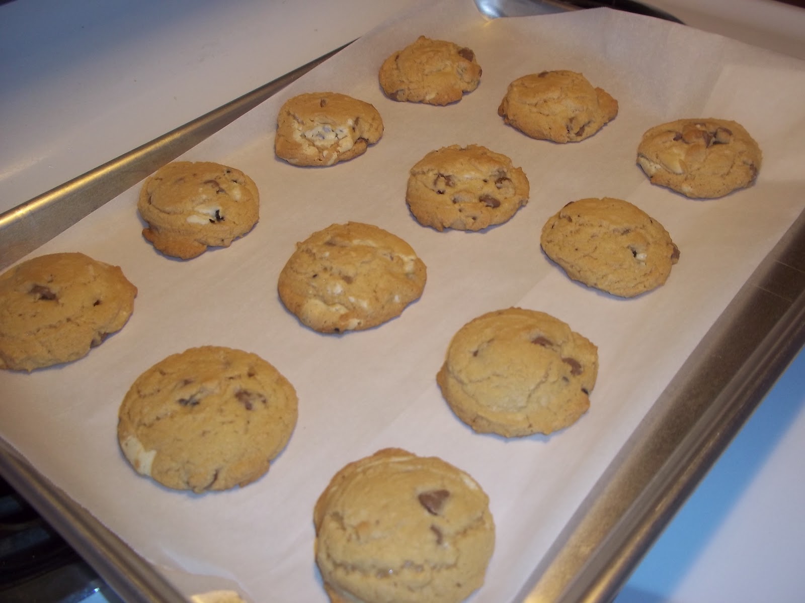 The Daily Smash: Cookies N Cream Chocolate Chip Cookies