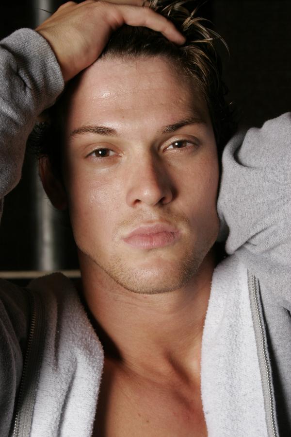 Fashion 4 men: Sexy Leighton Stultz