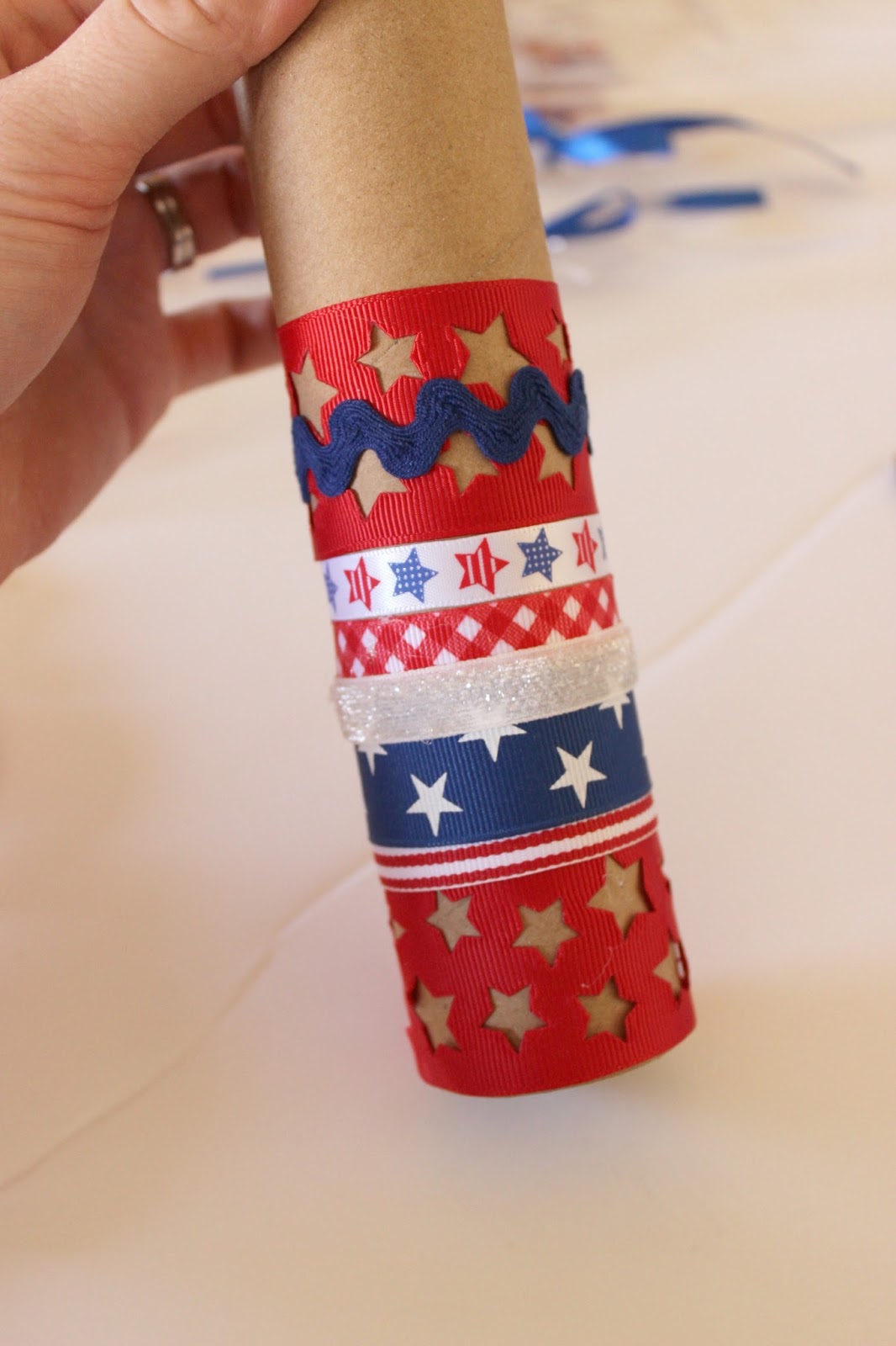 DIY Firecracker Table Centerpiece - I Dig Pinterest