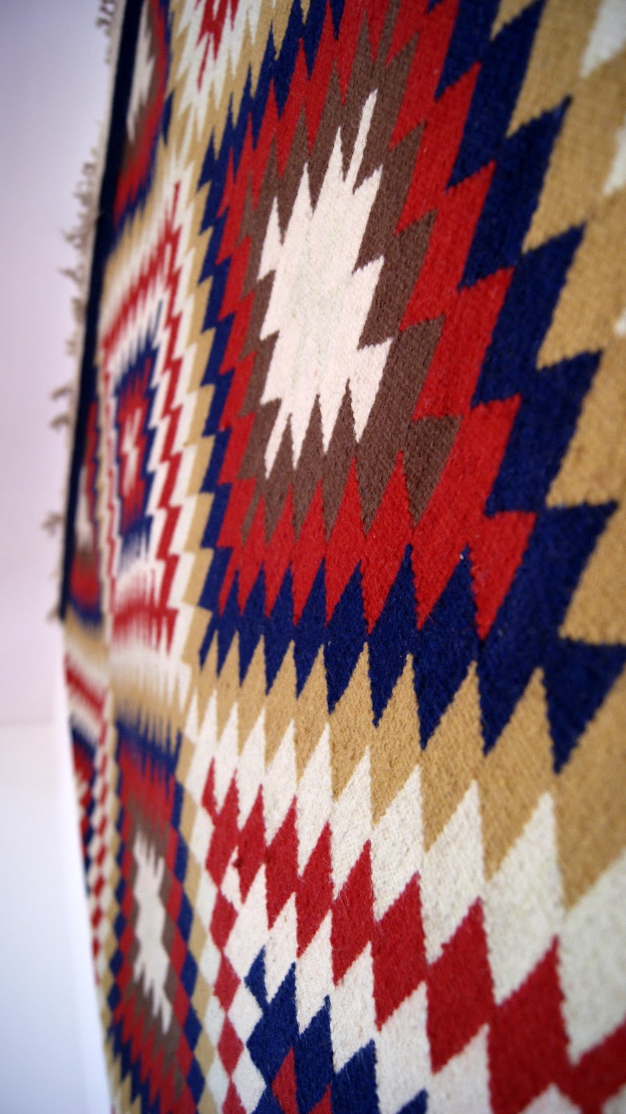 Mobilier Colonial Vintage: COVOR ROMANESC