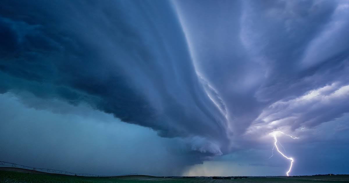 Lightning & Supercell in South Dakota | Earth Blog