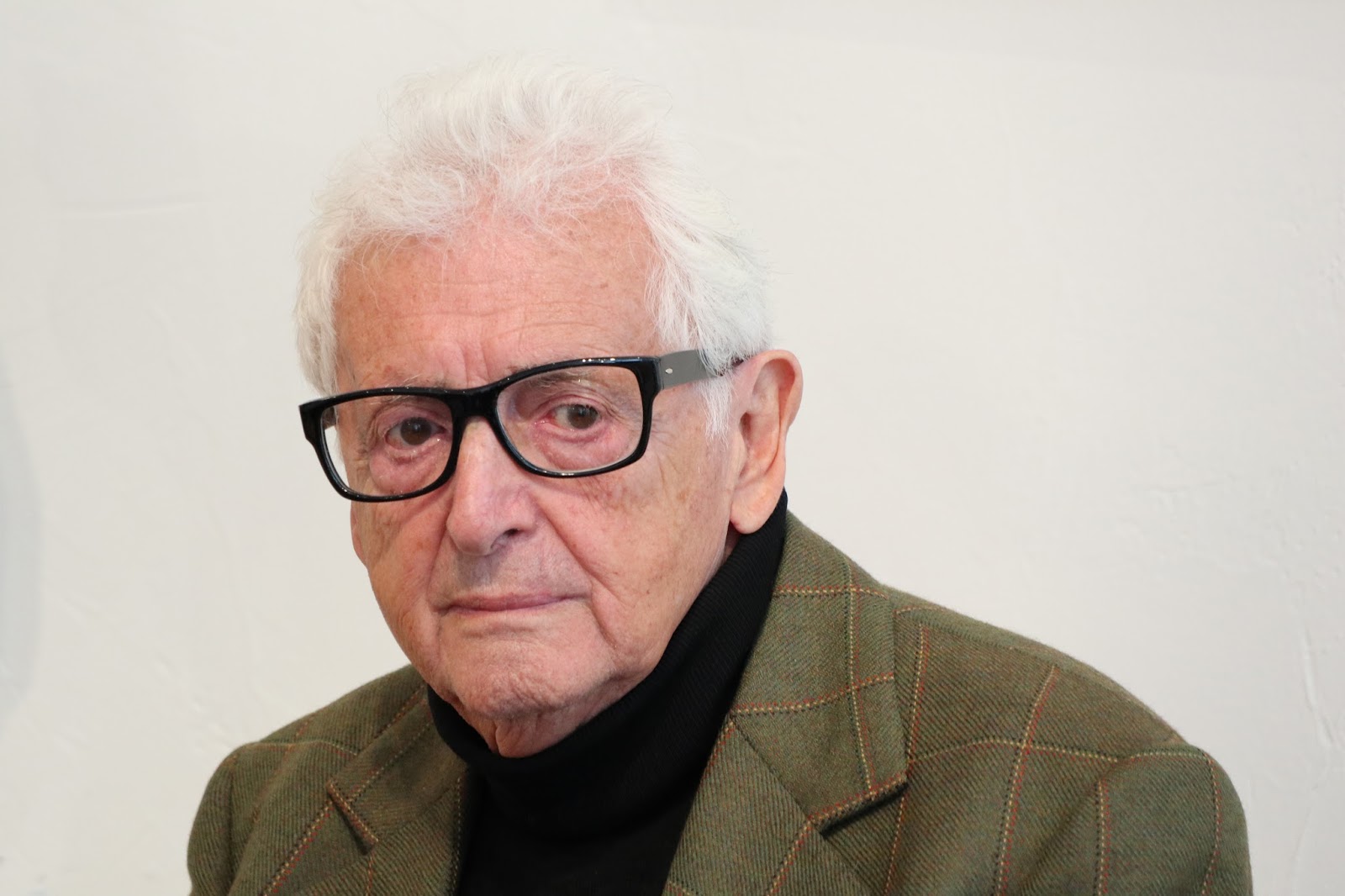 - POINTS OF VIEW _______________: THE PHOTOGRAPHER HARRY BENSON