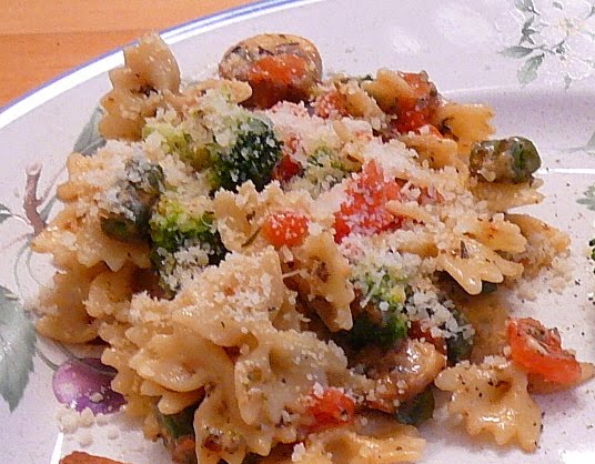 Happy Dinners: Creamy Vegetable Bow Ties