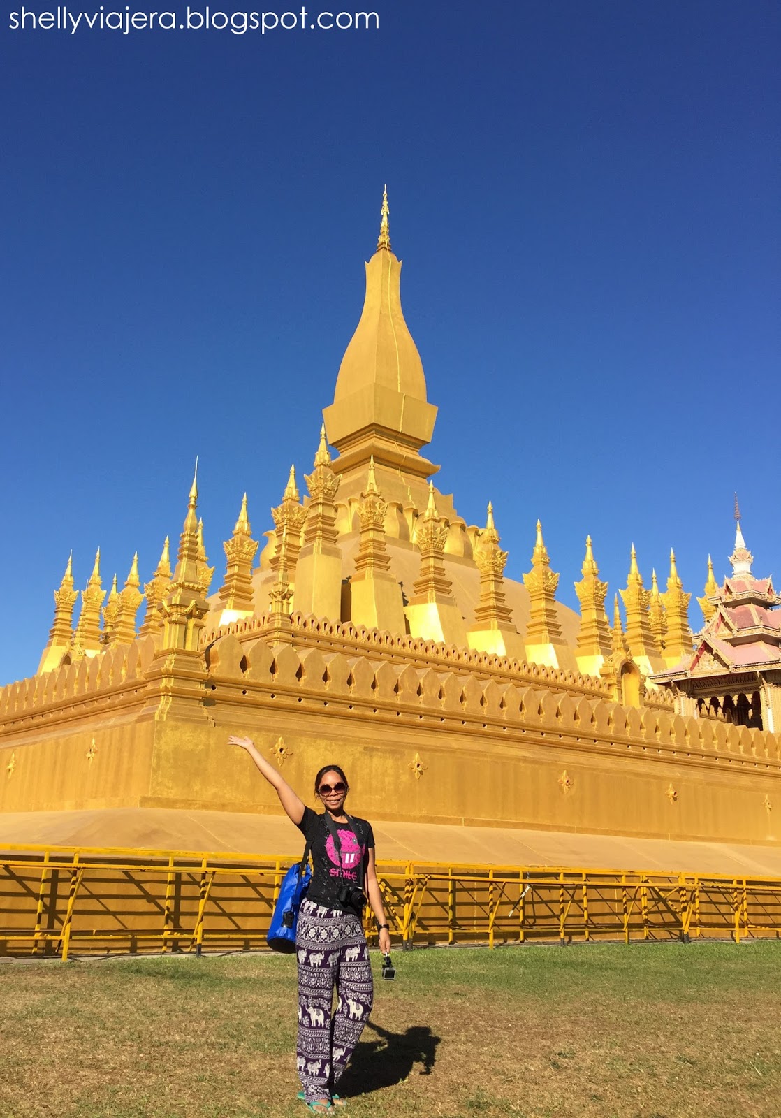 When in Laos: Pha That Luang - Shelly Viajera Travel