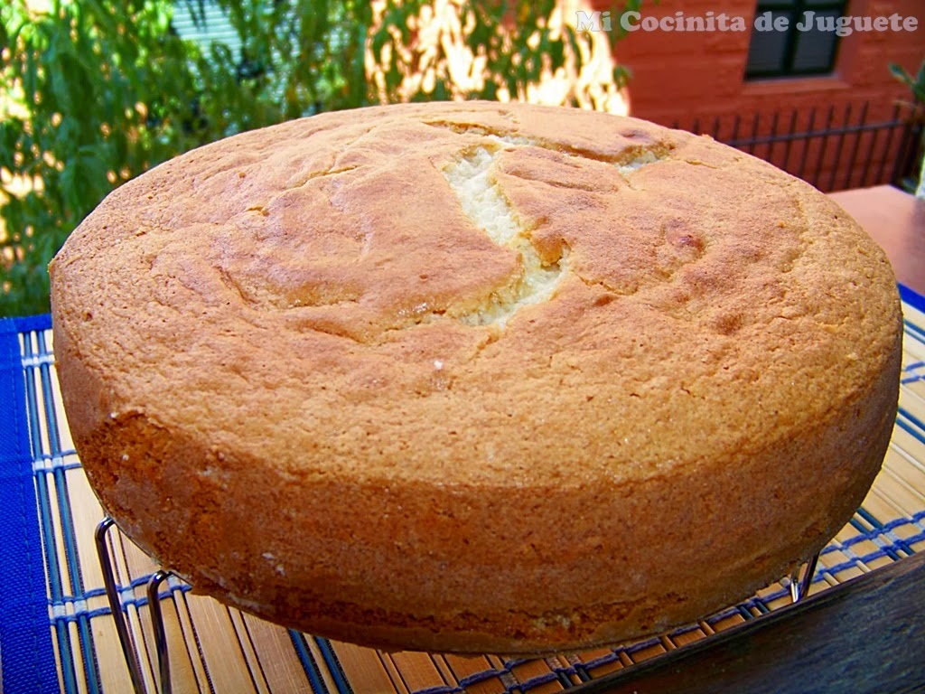 Mi Cocinita de Juguete: Bizcocho de Yogur Esponjoso