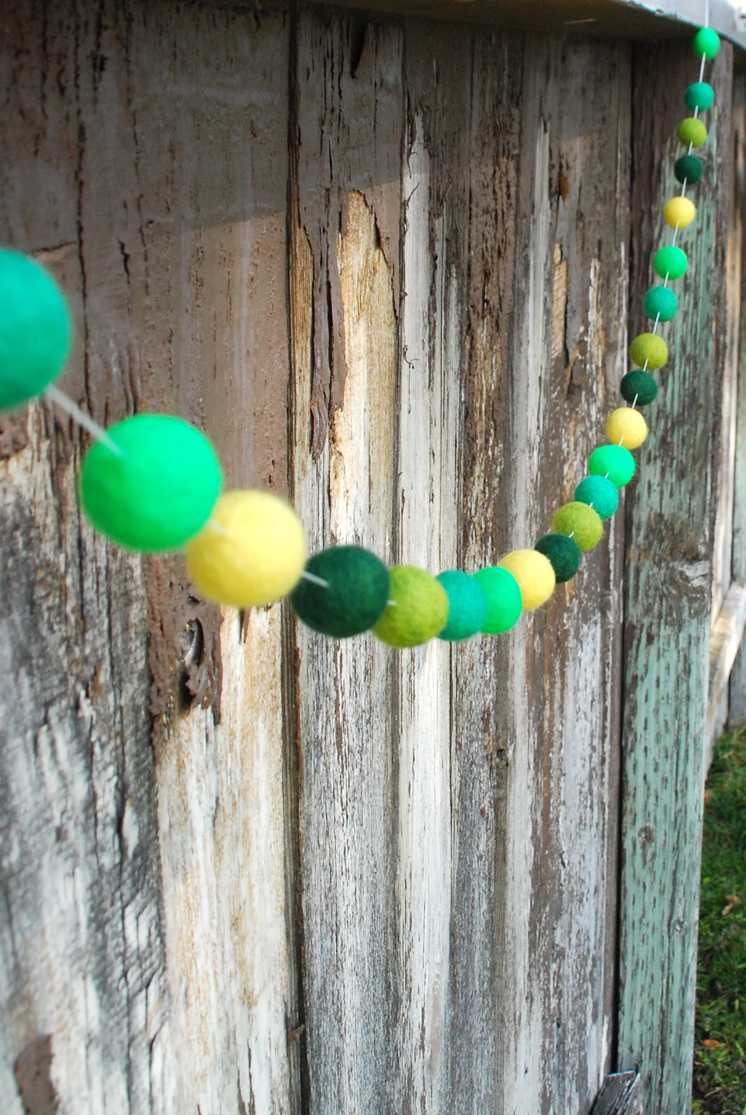 The Fickle Felt Tree: Felt Ball Garland Tutorial