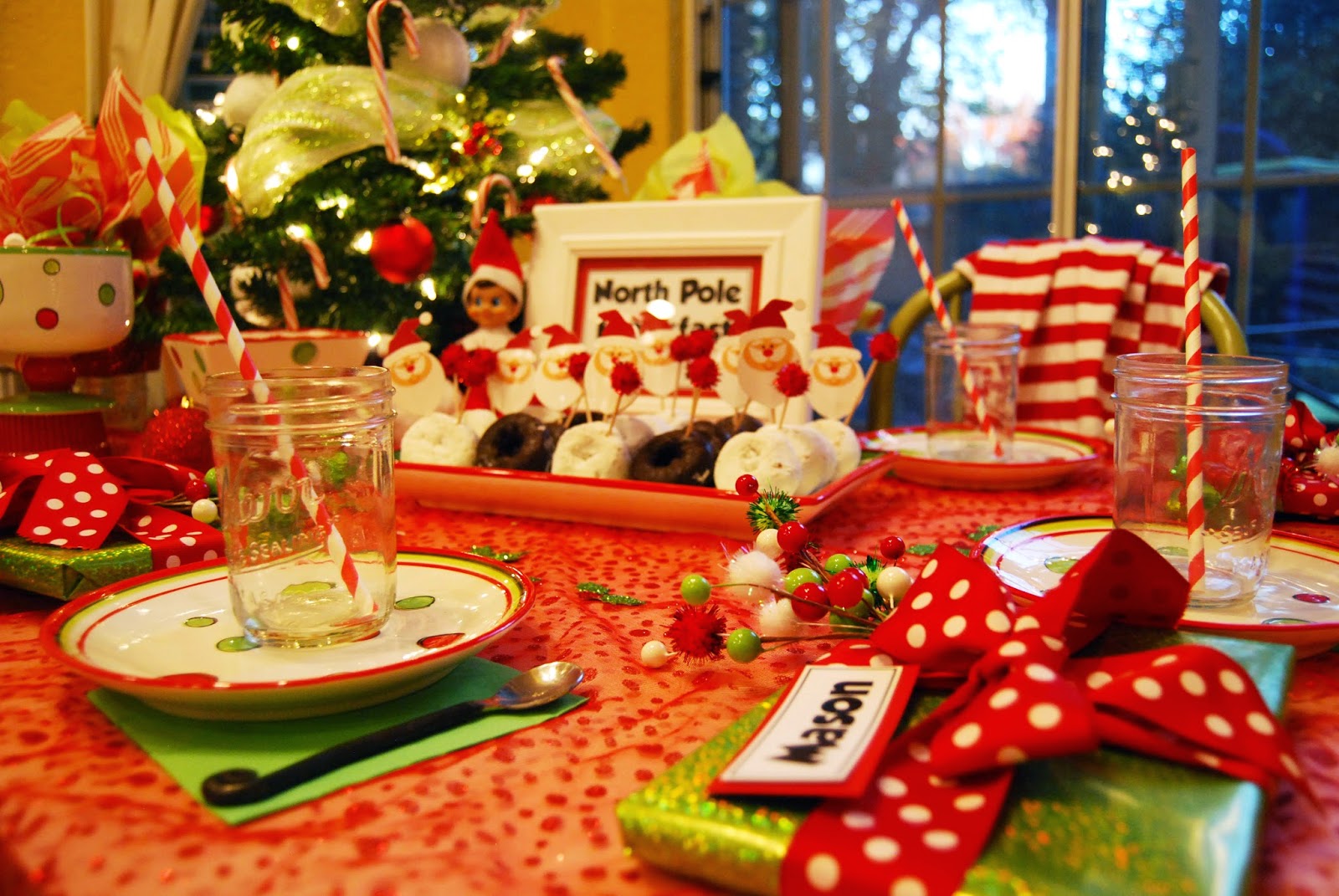 Momfessionals: North Pole Breakfast 2014