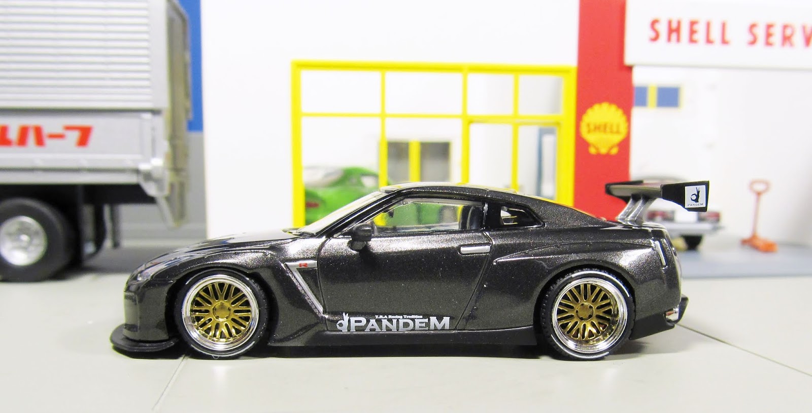 Ignition Model 1/64 Pandem R35 GT-R Gun Metallic