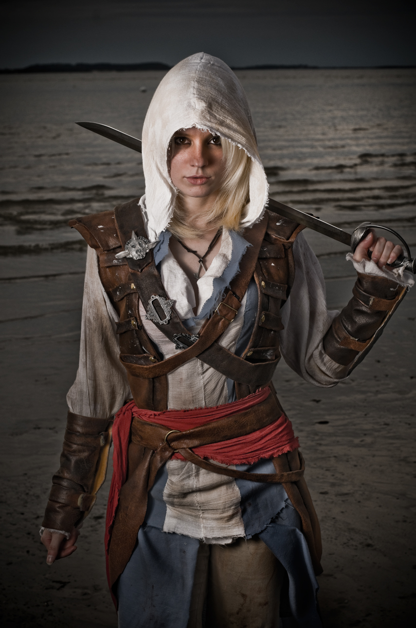 10 White Assassin Apparels For Women - Creative Cosplay Designs